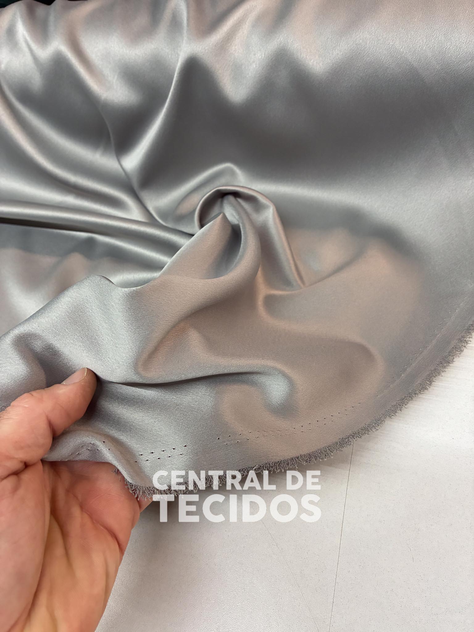 CENTRAL DE TECIDOS - Crepe Amanda Liso Cinza Médio